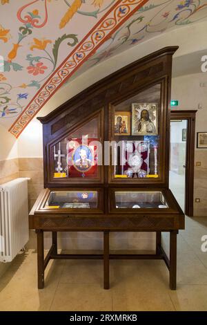 Expositions au sous-sol du musée dans la crypte de la cathédrale ...