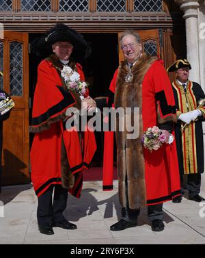 Lord Mayor sortant Nicholas Lyons (au centre) et son épouse Lady ...