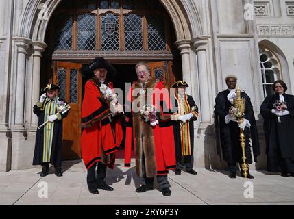 Lord Mayor sortant Nicholas Lyons (au centre) et son épouse Lady ...