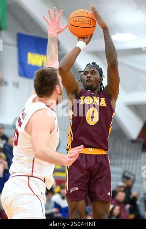 22 décembre 2024 : le garde Dejour Reaves (à gauche) et l'attaquant ...