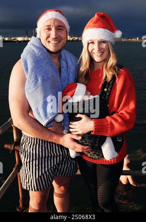 Sean Mulligan (à gauche) et Jill Owens avec leur fille de dix semaines ...