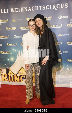 Jeanette Hain avec sa fille Malou Hain lors de la première du 20e ...