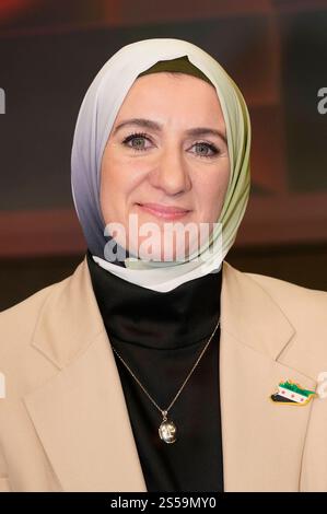 Nahla Osman in der ARD-Talkshow hart aber fair im Studio Adlershof. Berlin, 13.01.2025 *** Nahla ...