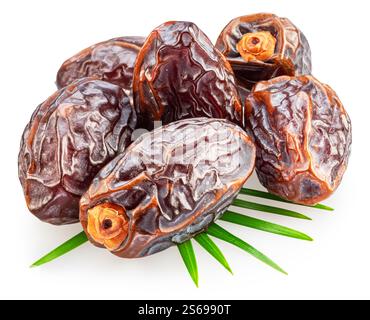 Les dattes semi-séchées ou les fruits du palmier dattier reposent sur ...