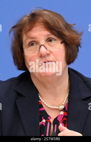 Theresa Schopper BEI der Bundespressekonferenz Ein parteiübergreifender ...
