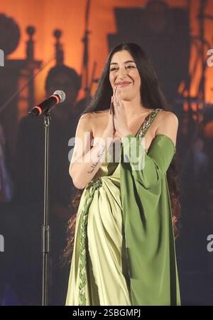 La chanteuse israélienne Noa (à gauche) et la chanteuse palestinienne ...