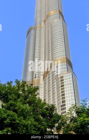 La base du plus haut bâtiment du monde, Burj Khalifa de Dubaï. Le ...
