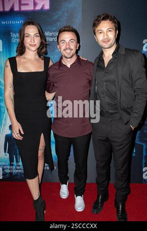 Violette Beane und Taylor Gray BEI der Premiere des Kinofilms Renner im ...