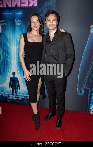 Violette Beane und Taylor Gray BEI der Premiere des Kinofilms 'Renner ...