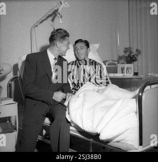 Ferdi Kübler nach Mandeloperation im Spital 1955#Ferdi Kübler après ...