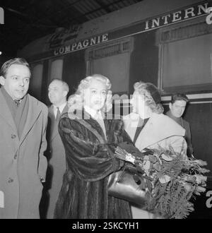Martine Carol, Schauspielerin und Schriftsteller Cécil Saint Laurent ...