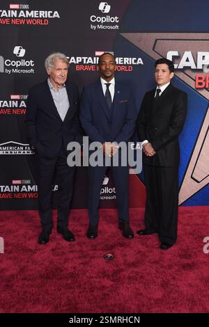 Danny Ramirez, Anthony Mackie und Harrison Ford BEI der Weltpremiere ...