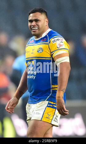 Sam Lisone #15 de Leeds Rhinos fait une pause pendant le Betfred Super ...