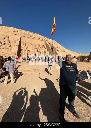 Assouan, Égypte - 21 octobre 2023 : guide touristique raconter l ...