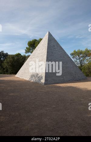 La Pyramide de Tourves dans le Var, en France, est une usine unique du ...