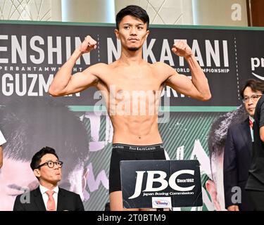 Tokyo, Japon. 17 septembre 2023. Un homme démontre une combinaison ...