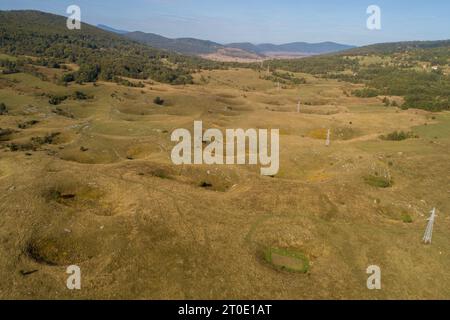 Kapljuh, Bosnie-Herzégovine. 06 octobre 2023. Vue aérienne des gouffres ...