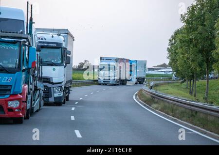 231011UnfallB174 News ID : FR 2023-10-11 PKW kollidiert frontal mit LKW Fahrerin verstirbt noch ...