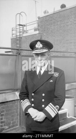 L'amiral Sir Guy Charles Cecil Royle, K.C.B., C.M.G. Premier membre ...