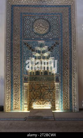 La niche mihrab (mur, Mur de Qibla/) de la mosquée bleue qui indique la ...