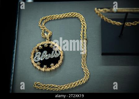 Bijoux portés par Elvis Presley, à l'exposition Direct from Graceland ...