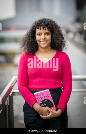 Portraet der Buchautorin, Essayistin und Podcasterin Alice Hasters ...