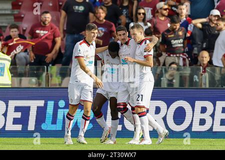 Zito Luvumbo de Cagliari célèbre après avoir marqué le but 1-1 lors de ...