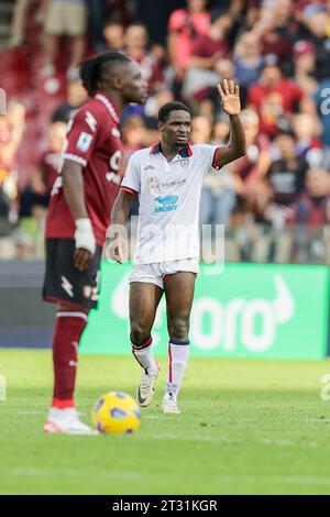 Zito Luvumbo de Cagliari célèbre après avoir marqué le but 1-1 lors de ...