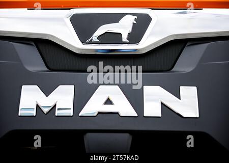 20 mars 2023, Bavière, Munich : le logo MAN Truck & bus se est visible ...