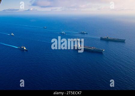 Les navires des Gerald R. Ford et Dwight D. Eisenhower Carrier Strike ...