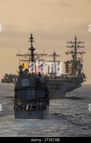 Les navires des Gerald R. Ford et Dwight D. Eisenhower Carrier Strike ...