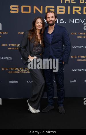 Quirin Berg mit Ehefrau Kara Hecker - Europapremiere von DIE TRIBUTE ...