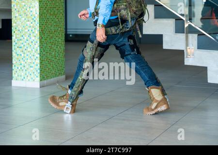Exosquelette militaire mécanique pour aider les soldats ou les soldats ...