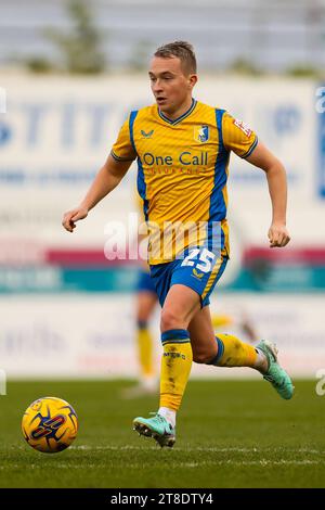 Louis Reed de Mansfield Town lors du match de Sky Bet League Two au One ...