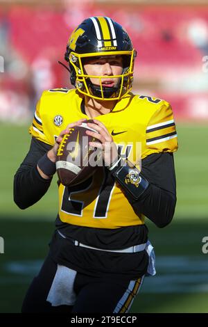 24 novembre 2023 : Missouri QB Brady Cook #12 atteint de coller la ...