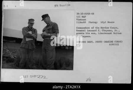 Commandant du corps des Marines, le général Leonard F. Chapman, Jr ...