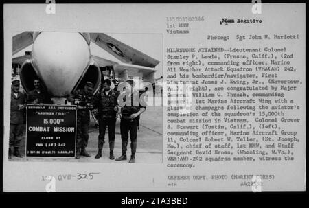 Le major général William G. Thrash, commandant général de la 1st Marine ...