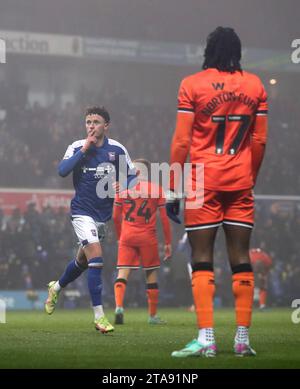 Nathan Broadhead d'Ipswich Town célèbre avoir marqué le but d'ouverture ...