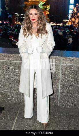 Carlie Pearce assiste à la cérémonie d'éclairage du sapin de Noël 2023 ...