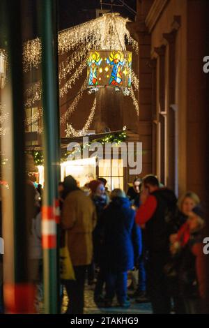 Weihnachtsmarkt in Mainz 2023 Blick auf das Staatstheater Mainz davor ...