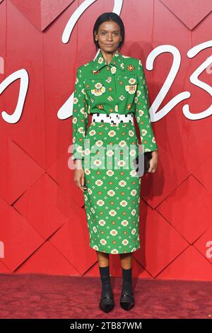 LONDRES, ANGLETERRE - DÉCEMBRE 04 : Liya Kebede participe aux Fashion ...