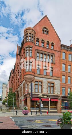 Albert Fuller a conçu le bâtiment emblématique du YMCA d'Albany au 60 ...