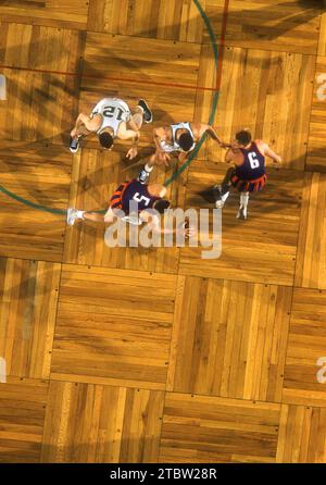 BOSTON, ma - DÉCEMBRE 12 : Togo Palazzi #12, Jim Loscutcut #18 et Jack ...