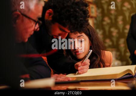 Oslo 20231209.le mari et les enfants du lauréat du prix Nobel de la ...