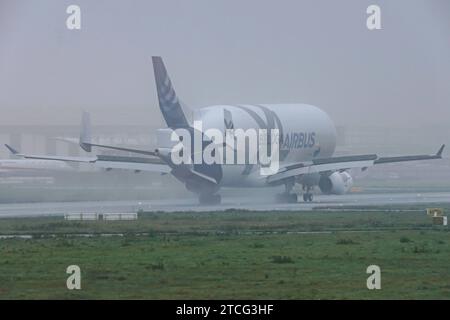 Der Airbus A330-743L Beluga XL A337 der Fluglinie Airbus transport ...