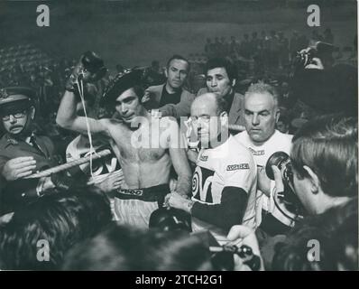 Madrid, 04/29/1971. Dans le Palais des Sports. Le titre mondial de boxe ...