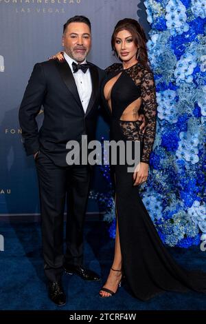 Holly Wonders (à gauche) et Oscar de la Joya assistent à l’inauguration ...