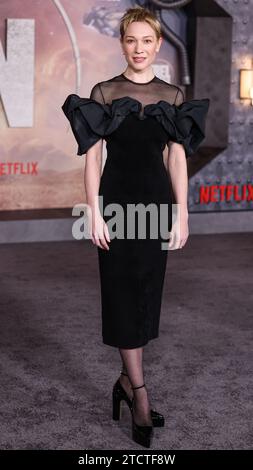 HOLLYWOOD, CA - DÉCEMBRE 13 : Rhian Rees à LA première de NETFLIX Rebel ...