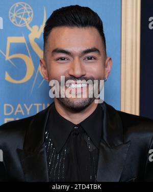 Denny Directo arrive à la 50e cérémonie annuelle des Daytime Emmy ...