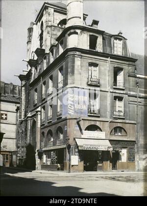 Paris (4e arr.), France le coin de la rue Beaubourg et de la rue de ...